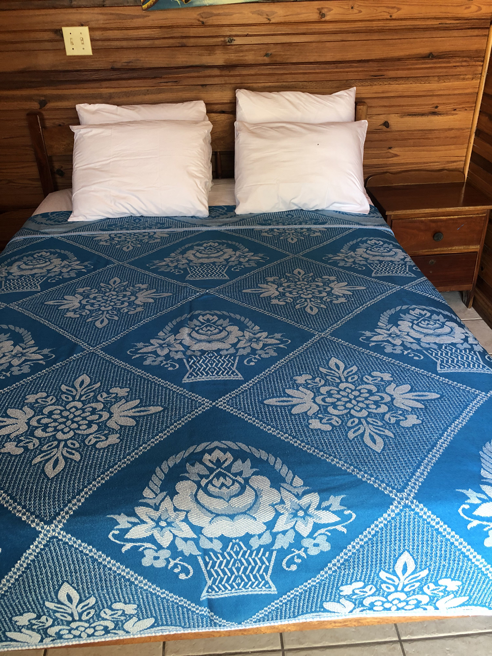 Double Room 2 – Blue Wave Guest House – Caye Caulker, Belize